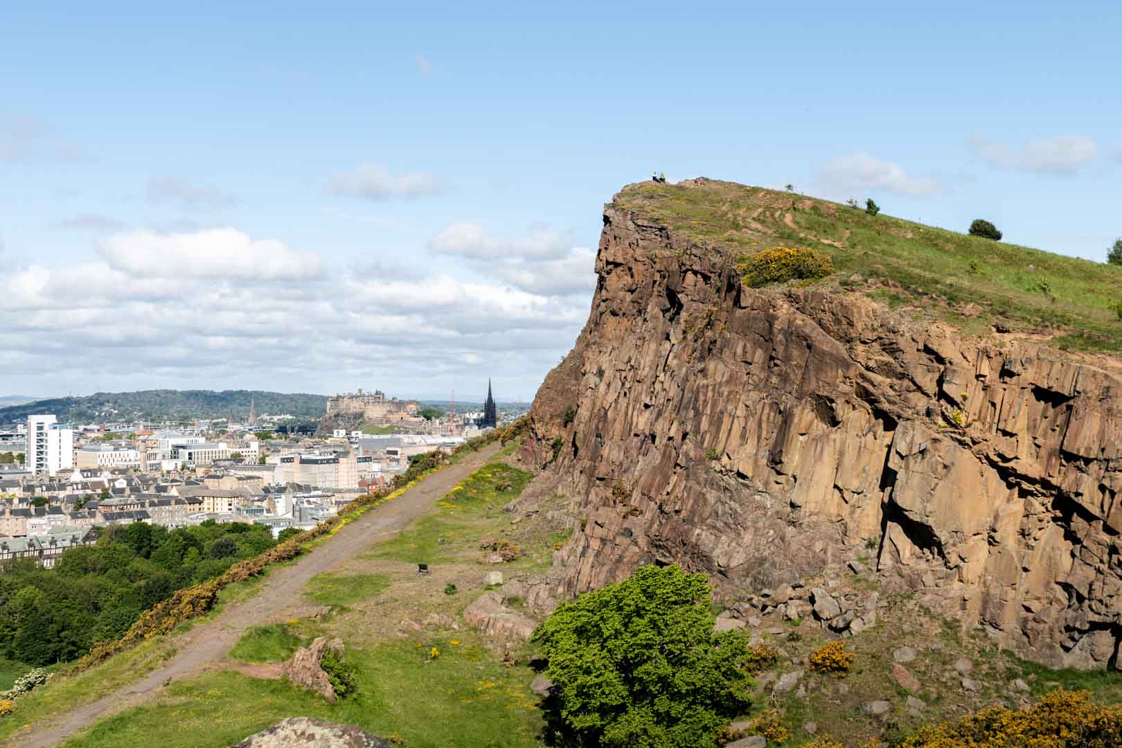 Finding The Best Views of Edinburgh Castle: 8 Epic Spots